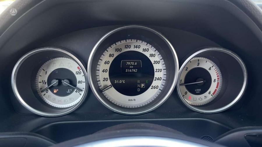 Yellow Mercedes-Benz E 220 2015 in Marijampole, with an engine capacity of 2.14 L and mileage of 516 thousand km for 7390 €, photo 21 on AUTOMOTO.COM.LV