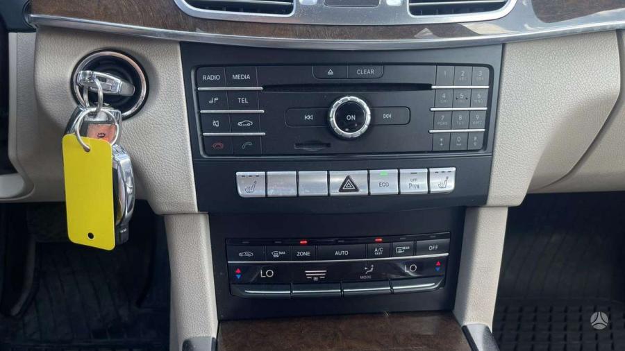 Yellow Mercedes-Benz E 220 2015 in Marijampole, with an engine capacity of 2.14 L and mileage of 516 thousand km for 7390 €, photo 22 on AUTOMOTO.COM.LV