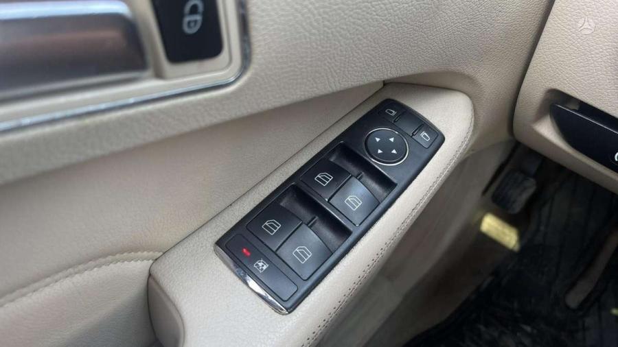 Yellow Mercedes-Benz E 220 2015 in Marijampole, with an engine capacity of 2.14 L and mileage of 516 thousand km for 7390 €, photo 35 on AUTOMOTO.COM.LV