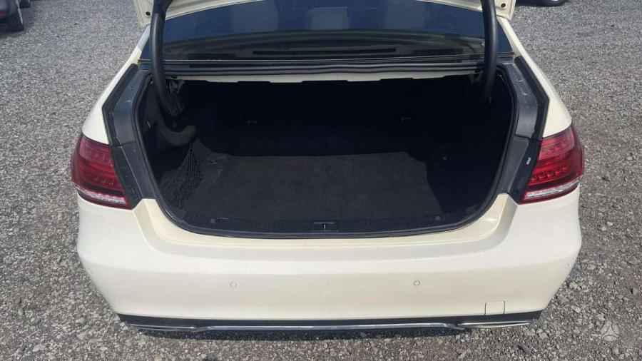 Yellow Mercedes-Benz E 220 2015 in Marijampole, with an engine capacity of 2.14 L and mileage of 516 thousand km for 7390 €, photo 37 on AUTOMOTO.COM.LV