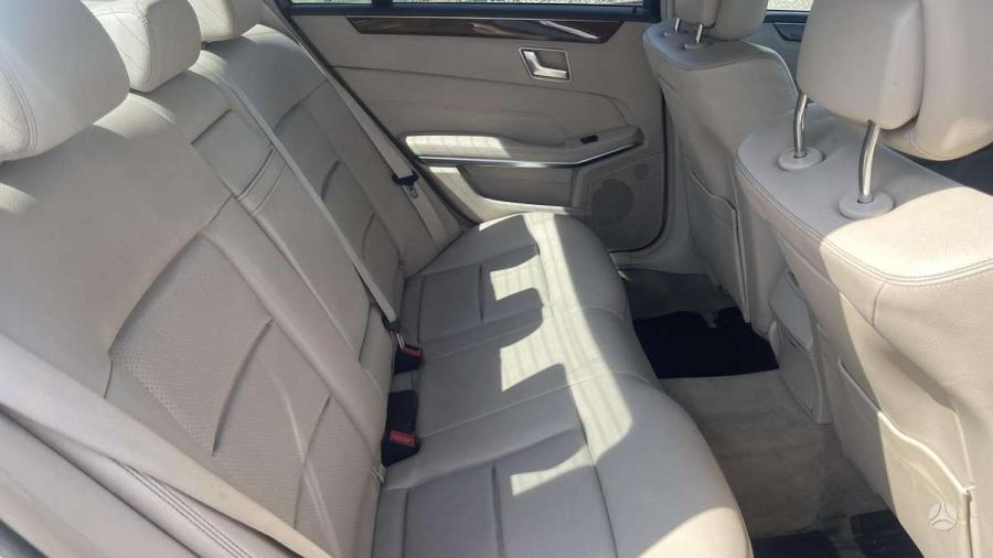 Yellow Mercedes-Benz E 220 2015 in Marijampole, with an engine capacity of 2.14 L and mileage of 516 thousand km for 7390 €, photo 18 on AUTOMOTO.COM.LV