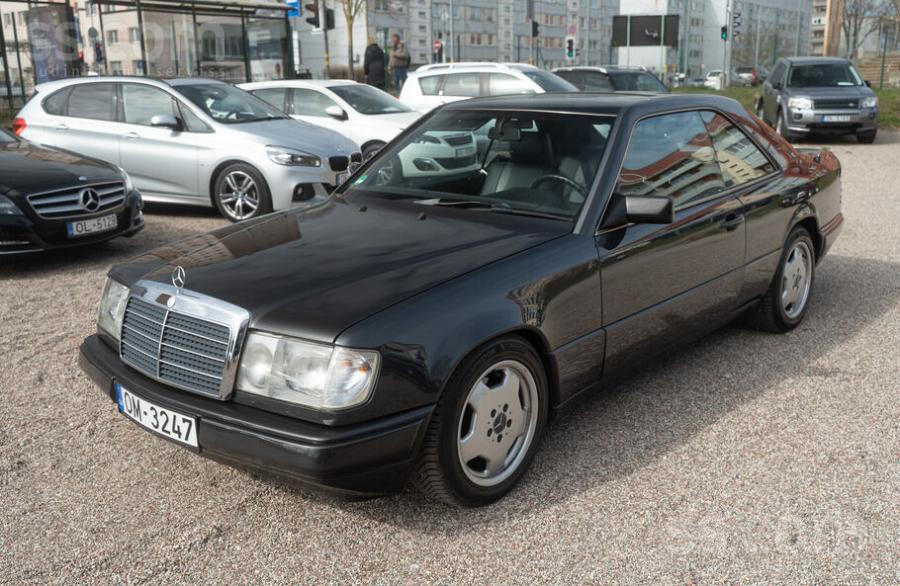 Black Mercedes-Benz e-230 1988 in Liepaja, with an engine capacity of 2.30 L and mileage of 386 thousand km for 7200 €, photo 1 on AUTOMOTO.COM.LV