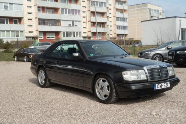 Black Mercedes-Benz e-230 1988 in Liepaja, with an engine capacity of 2.30 L and mileage of 386 thousand km for 7200 €, photo 3 on AUTOMOTO.COM.LV