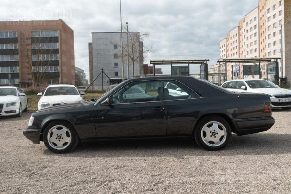Black Mercedes-Benz e-230 1988 in Liepaja, with an engine capacity of 2.30 L and mileage of 386 thousand km for 7200 €, photo 7 on AUTOMOTO.COM.LV