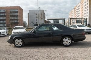 Black Mercedes-Benz e-230 1988 in Liepaja, with an engine capacity of 2.30 L and mileage of 386 thousand km for 7200 €, photo 8 on AUTOMOTO.COM.LV