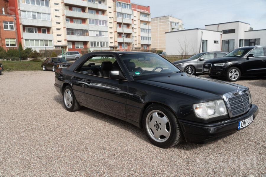 Black Mercedes-Benz e-230 1988 in Liepaja, with an engine capacity of 2.30 L and mileage of 386 thousand km for 7200 €, photo 12 on AUTOMOTO.COM.LV