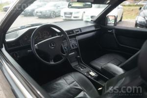 Black Mercedes-Benz e-230 1988 in Liepaja, with an engine capacity of 2.30 L and mileage of 386 thousand km for 7200 €, photo 14 on AUTOMOTO.COM.LV