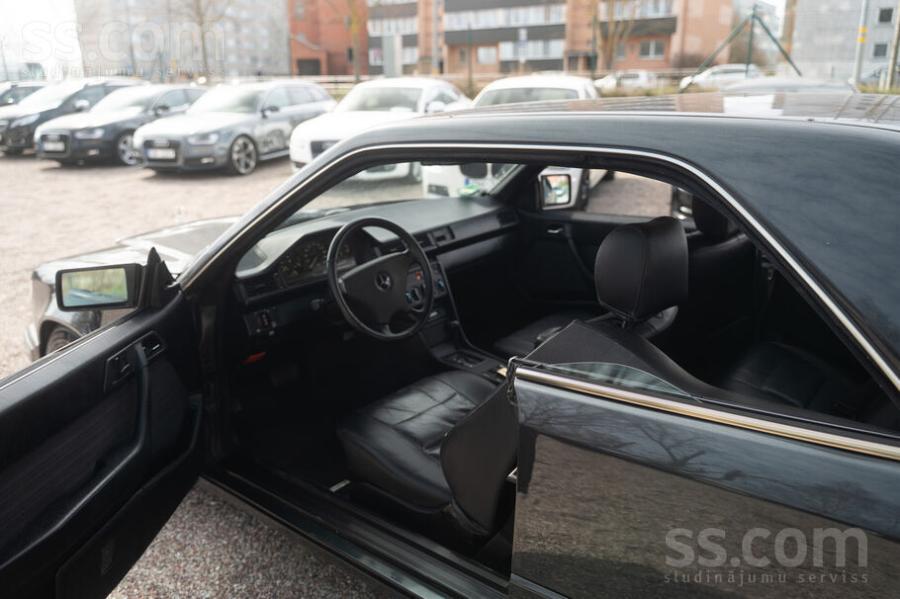 Black Mercedes-Benz e-230 1988 in Liepaja, with an engine capacity of 2.30 L and mileage of 386 thousand km for 7200 €, photo 15 on AUTOMOTO.COM.LV