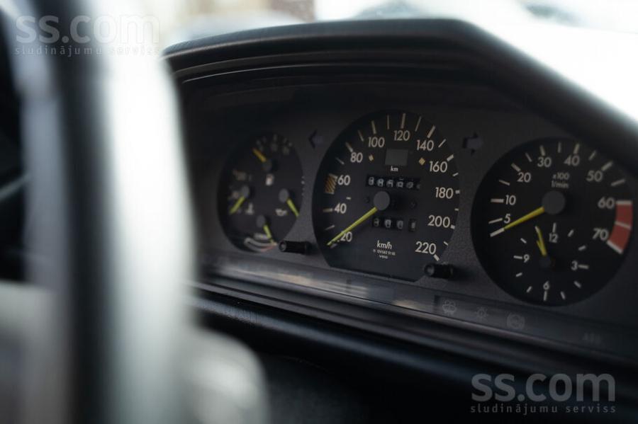 Melns Mercedes-Benz e-230 1988 Liepāja, ar dzinēja tilpumu 2.30 L un nobraukumu 386 tūkst. km par 6900 €, foto 25 vietnē AUTOMOTO.COM.LV