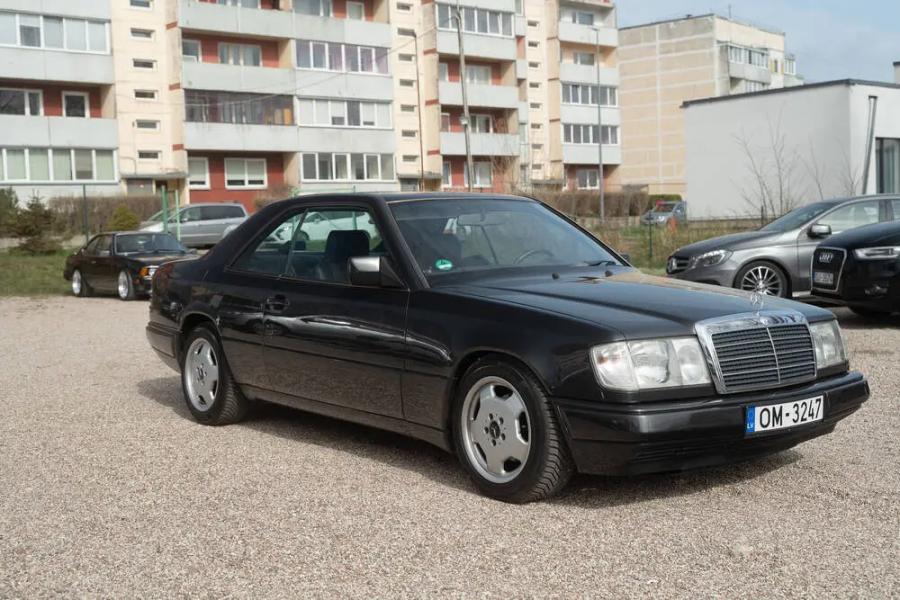 Melns Mercedes-Benz e-230 1988 Liepāja, ar dzinēja tilpumu 2.30 L un nobraukumu 386 tūkst. km par 7200 €, foto 4 vietnē AUTOMOTO.COM.LV