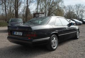 Melns Mercedes-Benz e-230 1988 Liepāja, ar dzinēja tilpumu 2.30 L un nobraukumu 386 tūkst. km par 7200 €, foto 6 vietnē AUTOMOTO.COM.LV