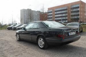 Melns Mercedes-Benz e-230 1988 Liepāja, ar dzinēja tilpumu 2.30 L un nobraukumu 386 tūkst. km par 7200 €, foto 7 vietnē AUTOMOTO.COM.LV