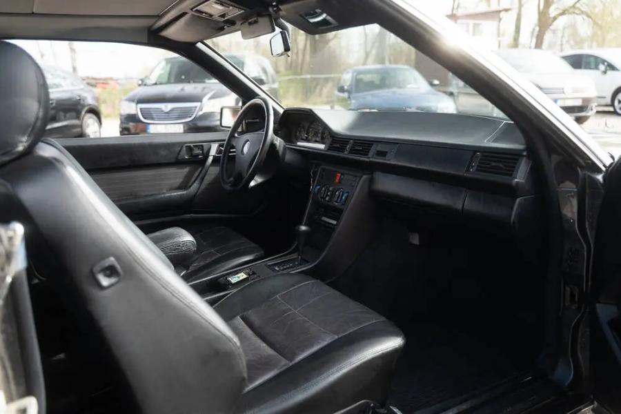 Melns Mercedes-Benz e-230 1988 Liepāja, ar dzinēja tilpumu 2.30 L un nobraukumu 386 tūkst. km par 7200 €, foto 21 vietnē AUTOMOTO.COM.LV