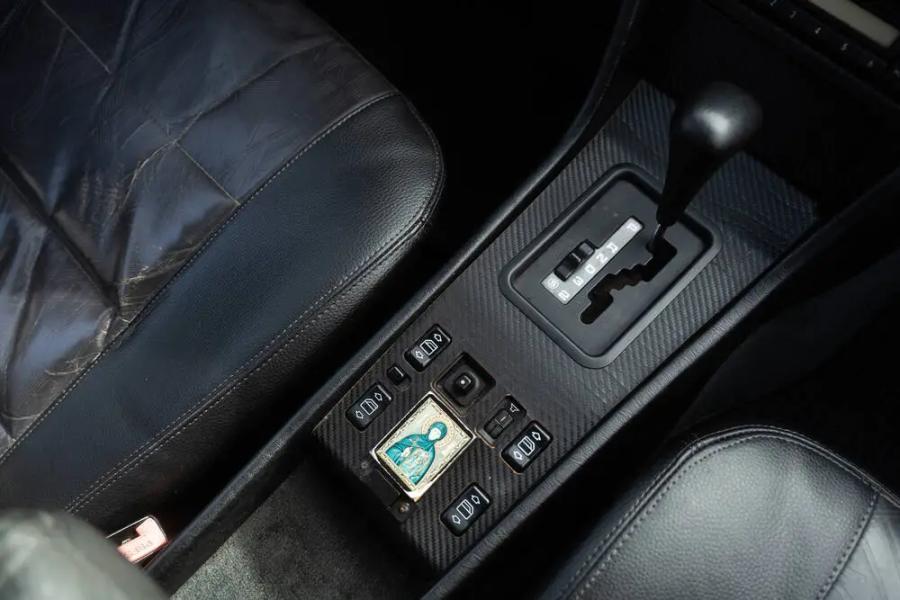 Melns Mercedes-Benz e-230 1988 Liepāja, ar dzinēja tilpumu 2.30 L un nobraukumu 386 tūkst. km par 7200 €, foto 24 vietnē AUTOMOTO.COM.LV