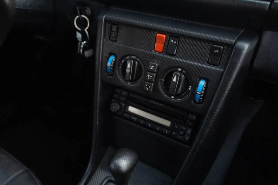 Melns Mercedes-Benz e-230 1988 Liepāja, ar dzinēja tilpumu 2.30 L un nobraukumu 386 tūkst. km par 7200 €, foto 25 vietnē AUTOMOTO.COM.LV