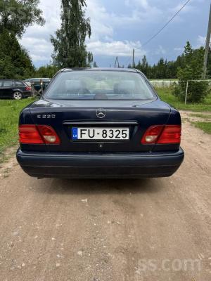 Blue Mercedes-Benz e-230 1995 in Balvi, with an engine capacity of 2.30 L and mileage of 200 thousand km for 995 €, photo 3 on AUTOMOTO.COM.LV