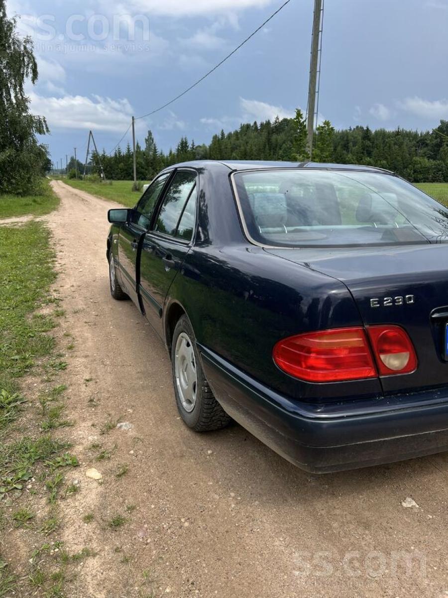 Blue Mercedes-Benz e-230 1995 in Balvi, with an engine capacity of 2.30 L and mileage of 200 thousand km for 995 €, photo 5 on AUTOMOTO.COM.LV