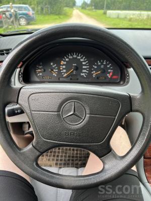 Blue Mercedes-Benz e-230 1995 in Balvi, with an engine capacity of 2.30 L and mileage of 200 thousand km for 995 €, photo 7 on AUTOMOTO.COM.LV