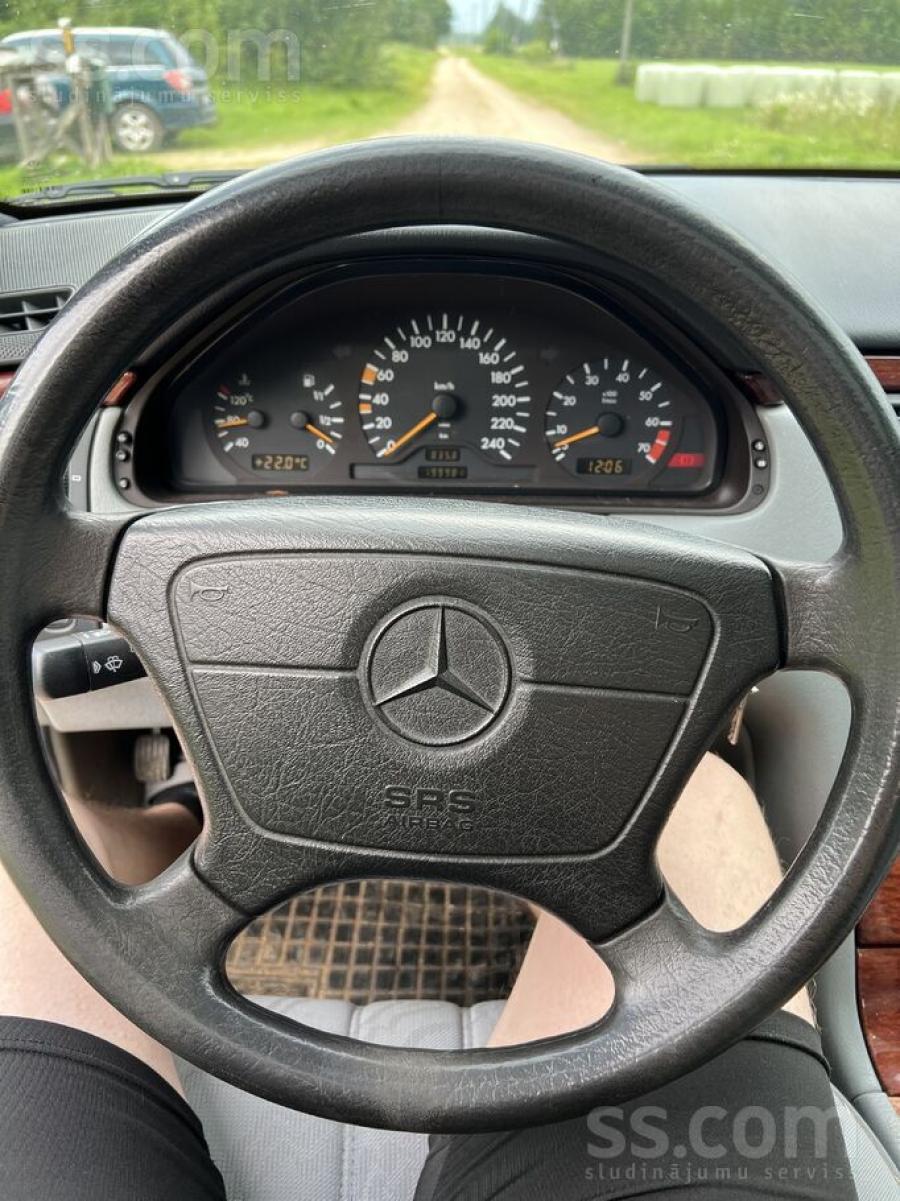 Blue Mercedes-Benz e-230 1995 in Balvi, with an engine capacity of 2.30 L and mileage of 200 thousand km for 995 €, photo 7 on AUTOMOTO.COM.LV