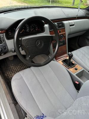 Blue Mercedes-Benz e-230 1995 in Balvi, with an engine capacity of 2.30 L and mileage of 200 thousand km for 995 €, photo 9 on AUTOMOTO.COM.LV