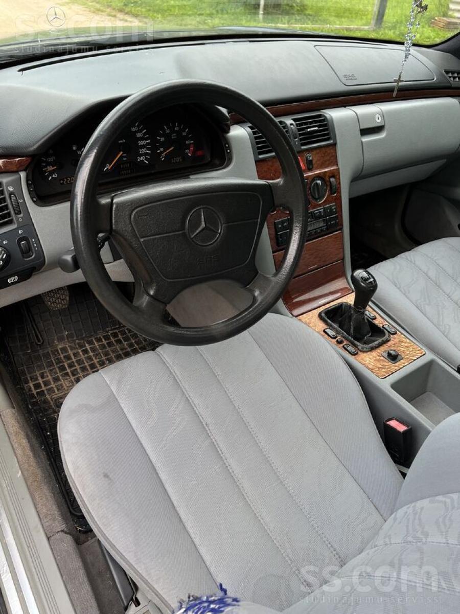 Blue Mercedes-Benz e-230 1995 in Balvi, with an engine capacity of 2.30 L and mileage of 200 thousand km for 995 €, photo 9 on AUTOMOTO.COM.LV