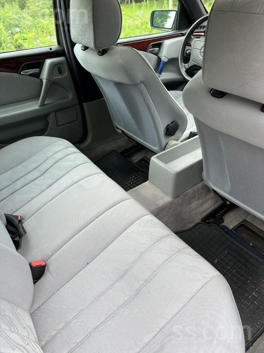 Blue Mercedes-Benz e-230 1995 in Balvi, with an engine capacity of 2.30 L and mileage of 200 thousand km for 995 €, photo 11 on AUTOMOTO.COM.LV
