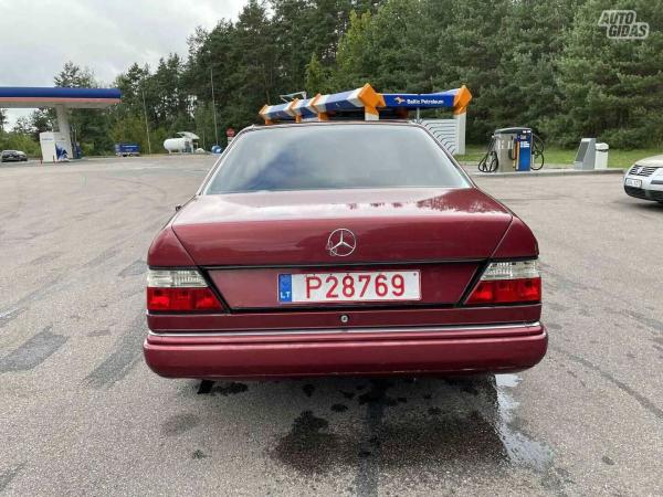 Mercedes-Benz e-230 1991 in Kaunas, with an engine capacity of 2.30 L and mileage of 300 thousand km for 1200 €, photo 2 on AUTOMOTO.COM.LV