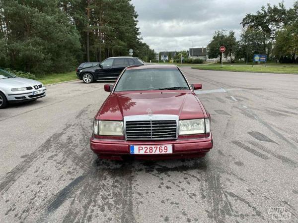 Mercedes-Benz e-230 1991 in Kaunas, with an engine capacity of 2.30 L and mileage of 300 thousand km for 1200 €, photo 6 on AUTOMOTO.COM.LV