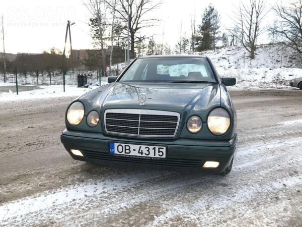 Green Mercedes-Benz e-230 1998 in Tukums, with an engine capacity of 2.30 L and mileage of 345 thousand km for 2300 €, photo 2 on AUTOMOTO.COM.LV