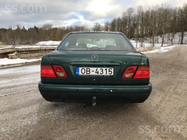 Green Mercedes-Benz e-230 1998 in Tukums, with an engine capacity of 2.30 L and mileage of 345 thousand km for 2300 €, photo 5 on AUTOMOTO.COM.LV