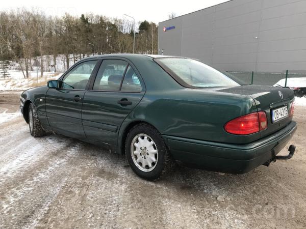 Green Mercedes-Benz e-230 1998 in Tukums, with an engine capacity of 2.30 L and mileage of 345 thousand km for 2300 €, photo 6 on AUTOMOTO.COM.LV