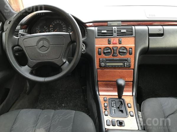 Green Mercedes-Benz e-230 1998 in Tukums, with an engine capacity of 2.30 L and mileage of 345 thousand km for 2300 €, photo 10 on AUTOMOTO.COM.LV