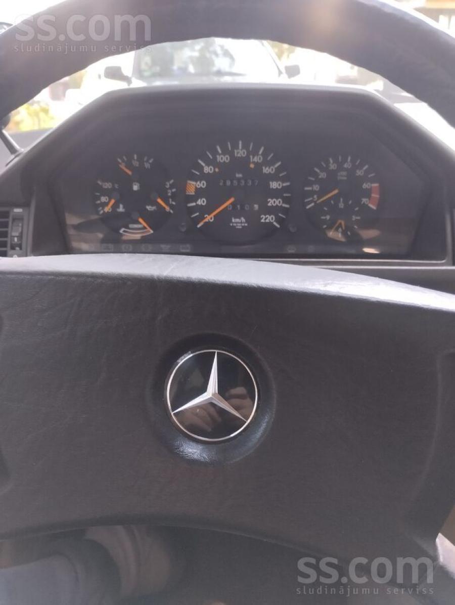 Zaļš Mercedes-Benz e-230 1988 Jelgava, ar dzinēja tilpumu 2.30 L un nobraukumu 300 tūkst. km par 1500 €, foto 2 vietnē AUTOMOTO.COM.LV