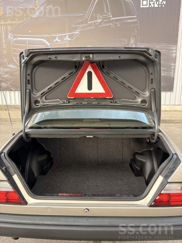 Pelēks Mercedes-Benz e-230 1988 Rīga, ar dzinēja tilpumu 2.30 L un nobraukumu 251 tūkst. km par 6900 €, foto 7 vietnē AUTOMOTO.COM.LV
