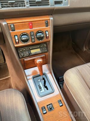 Pelēks Mercedes-Benz e-230 1988 Rīga, ar dzinēja tilpumu 2.30 L un nobraukumu 251 tūkst. km par 6900 €, foto 14 vietnē AUTOMOTO.COM.LV
