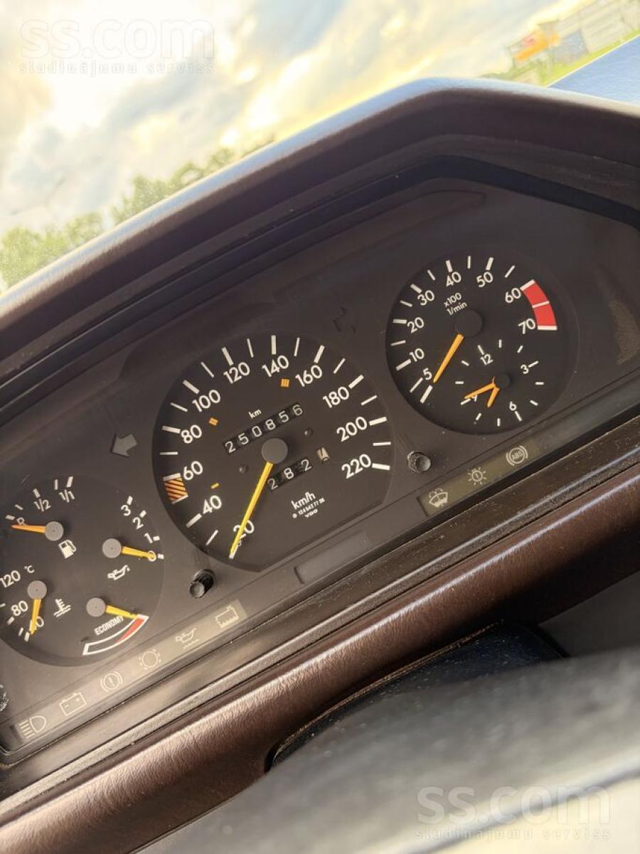 Pelēks Mercedes-Benz e-230 1988 Rīga, ar dzinēja tilpumu 2.30 L un nobraukumu 251 tūkst. km par 6900 €, foto 15 vietnē AUTOMOTO.COM.LV