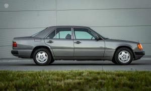 Pelēks Mercedes-Benz e-230 1991 Viļņa, ar dzinēja tilpumu 2.30 L un nobraukumu 168 tūkst. km par 7000 €, foto 5 vietnē AUTOMOTO.COM.LV