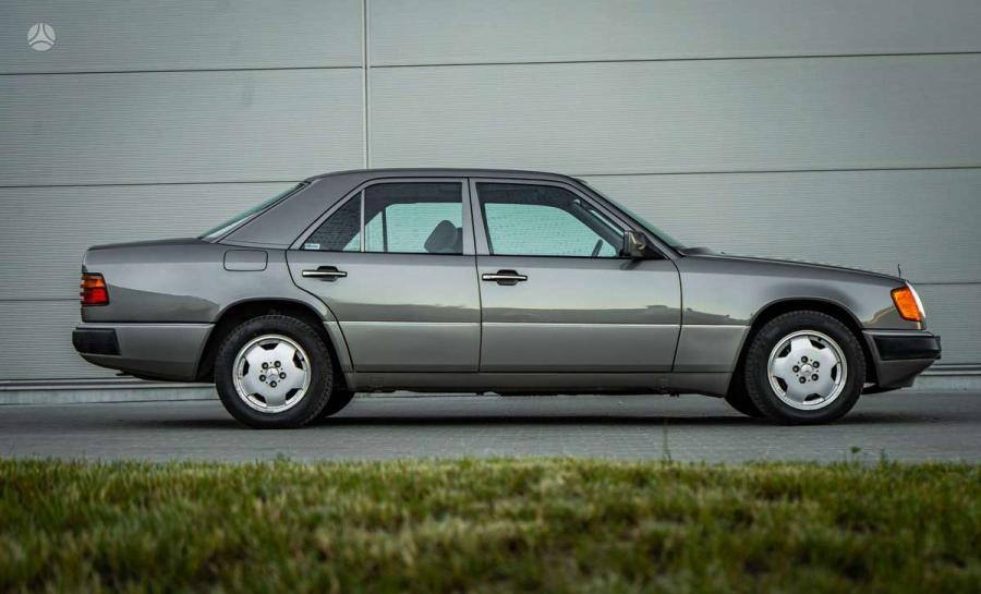 Pelēks Mercedes-Benz e-230 1991 Viļņa, ar dzinēja tilpumu 2.30 L un nobraukumu 168 tūkst. km par 7000 €, foto 5 vietnē AUTOMOTO.COM.LV