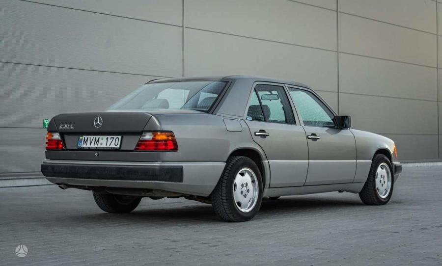 Pelēks Mercedes-Benz e-230 1991 Viļņa, ar dzinēja tilpumu 2.30 L un nobraukumu 168 tūkst. km par 7000 €, foto 6 vietnē AUTOMOTO.COM.LV