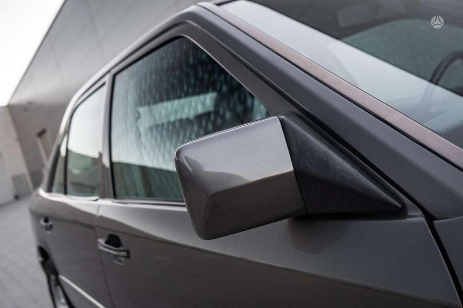 Pelēks Mercedes-Benz e-230 1991 Viļņa, ar dzinēja tilpumu 2.30 L un nobraukumu 168 tūkst. km par 7000 €, foto 11 vietnē AUTOMOTO.COM.LV