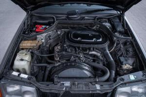 Pelēks Mercedes-Benz e-230 1991 Viļņa, ar dzinēja tilpumu 2.30 L un nobraukumu 168 tūkst. km par 7000 €, foto 12 vietnē AUTOMOTO.COM.LV