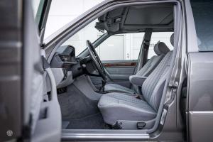 Pelēks Mercedes-Benz e-230 1991 Viļņa, ar dzinēja tilpumu 2.30 L un nobraukumu 168 tūkst. km par 7000 €, foto 13 vietnē AUTOMOTO.COM.LV