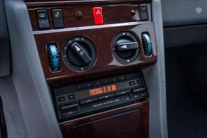 Pelēks Mercedes-Benz e-230 1991 Viļņa, ar dzinēja tilpumu 2.30 L un nobraukumu 168 tūkst. km par 7000 €, foto 17 vietnē AUTOMOTO.COM.LV
