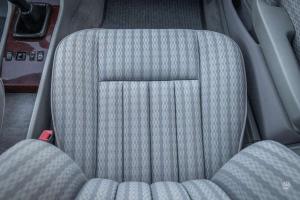 Pelēks Mercedes-Benz e-230 1991 Viļņa, ar dzinēja tilpumu 2.30 L un nobraukumu 168 tūkst. km par 7000 €, foto 19 vietnē AUTOMOTO.COM.LV