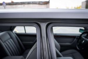 Pelēks Mercedes-Benz e-230 1991 Viļņa, ar dzinēja tilpumu 2.30 L un nobraukumu 168 tūkst. km par 7000 €, foto 23 vietnē AUTOMOTO.COM.LV