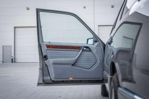 Pelēks Mercedes-Benz e-230 1991 Viļņa, ar dzinēja tilpumu 2.30 L un nobraukumu 168 tūkst. km par 7000 €, foto 24 vietnē AUTOMOTO.COM.LV