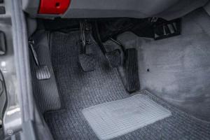 Pelēks Mercedes-Benz e-230 1991 Viļņa, ar dzinēja tilpumu 2.30 L un nobraukumu 168 tūkst. km par 7000 €, foto 32 vietnē AUTOMOTO.COM.LV