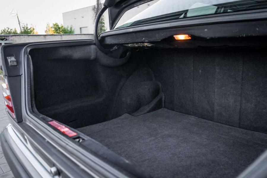 Pelēks Mercedes-Benz e-230 1991 Viļņa, ar dzinēja tilpumu 2.30 L un nobraukumu 168 tūkst. km par 7000 €, foto 35 vietnē AUTOMOTO.COM.LV