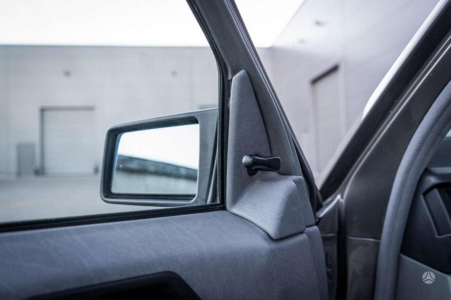 Pelēks Mercedes-Benz e-230 1991 Viļņa, ar dzinēja tilpumu 2.30 L un nobraukumu 168 tūkst. km par 7000 €, foto 45 vietnē AUTOMOTO.COM.LV
