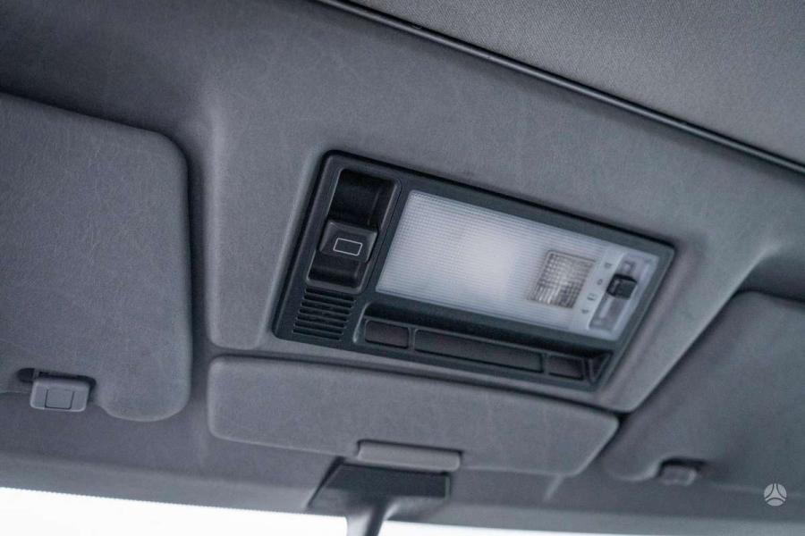 Pelēks Mercedes-Benz e-230 1991 Viļņa, ar dzinēja tilpumu 2.30 L un nobraukumu 168 tūkst. km par 7000 €, foto 46 vietnē AUTOMOTO.COM.LV